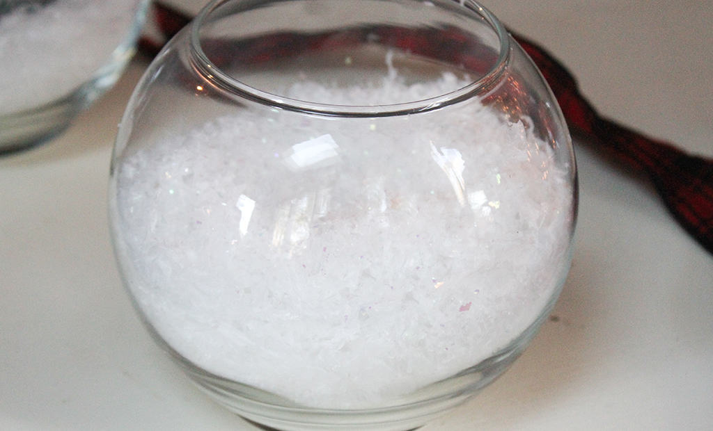Easy and affordable DIY fish bowl snowman tutorial