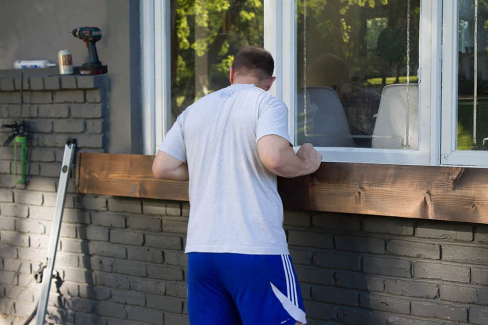 Add some curb appeal to your house with this DIY window box tutorial