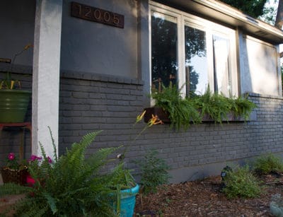 Add some curb appeal to your house with this DIY window box tutorial