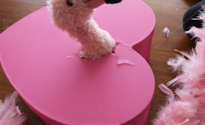 Flamingo Valentine's Day box — the cutest and easiest DIY craft project!