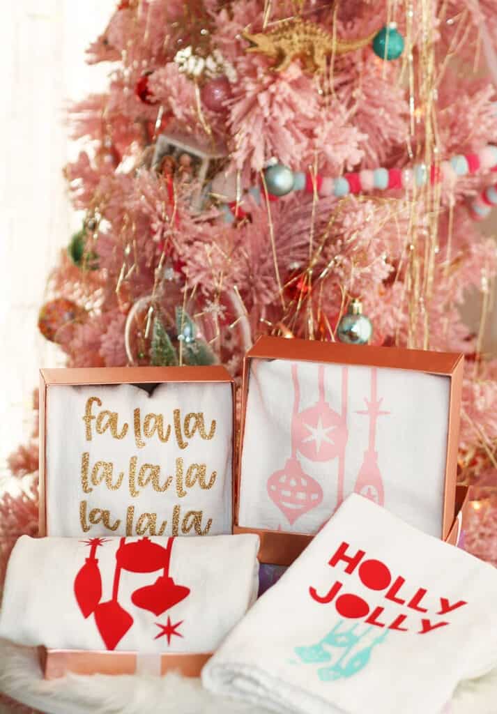 Make holiday tea towel gifts with your Cricut Joy? Yes – it's so easy! Make holiday tea towel gifts with your Cricut Joy? Yes – it's so easy!