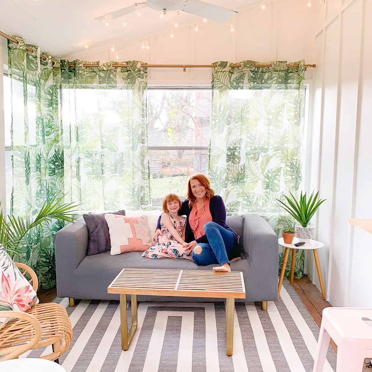 A sun porch update on a small budget – such a tropical transformation!