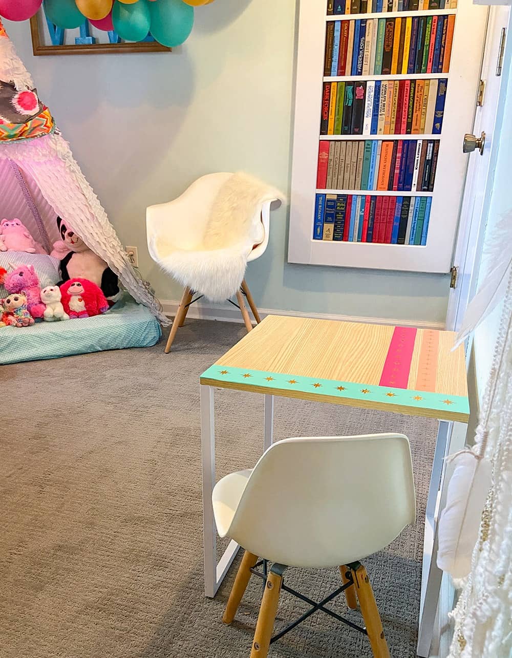 A table top design refresh adds new life to a kid desk in just 10 minutes!