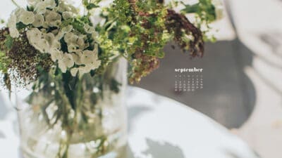 September 2021 wallpapers – 35 FREE calendars for desktop and phones!