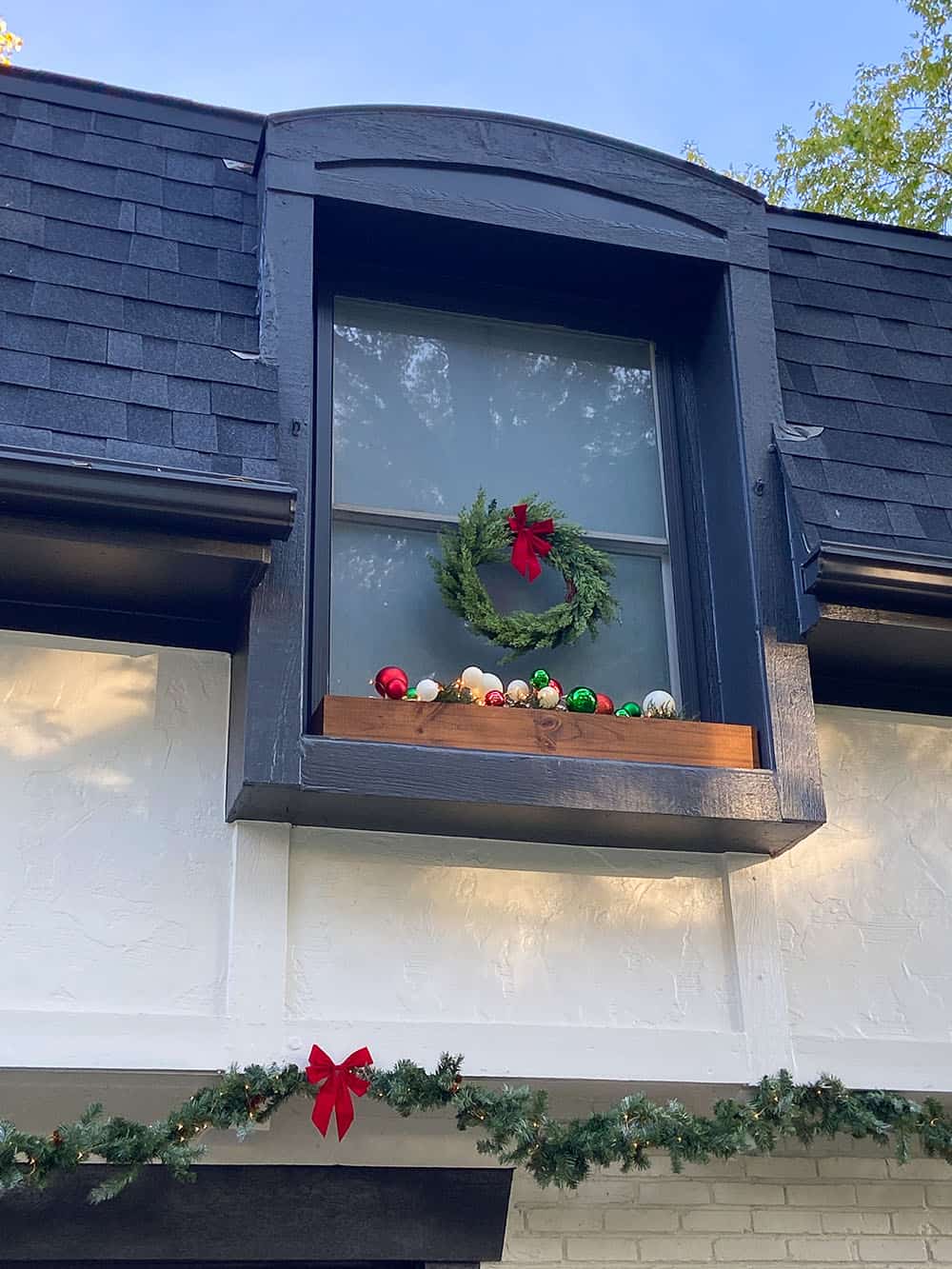 Outdoor holiday decor tour – A classic Christmas look on a budget!