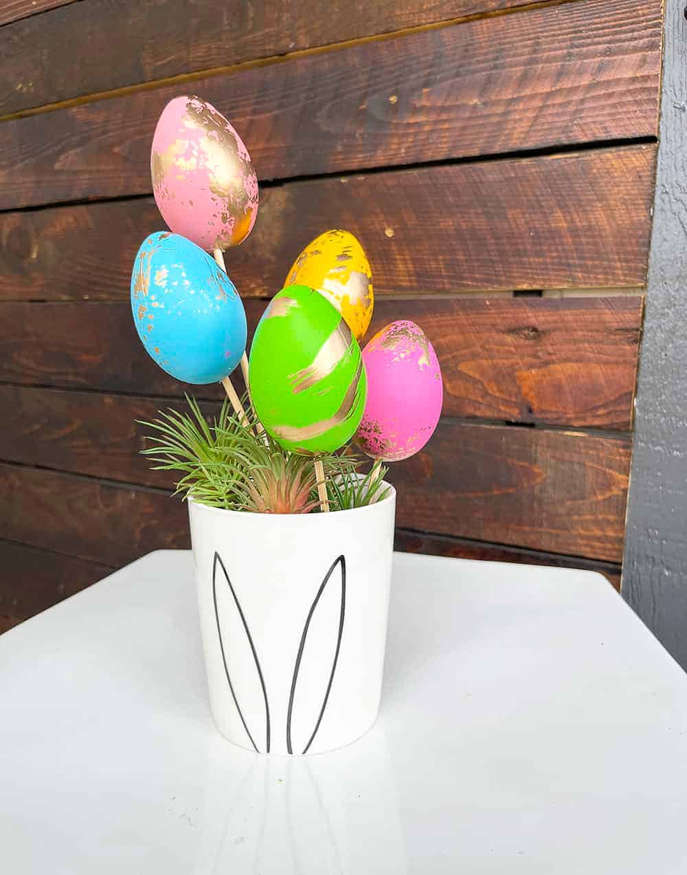 Gold leaf Easter eggs – Easy DIY decor idea for a cute front porch planter!