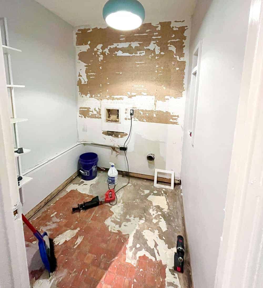 Laundry room before & after – A DIY renovation on a $500 budget!