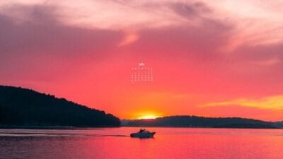 July 2022 wallpapers – 55 FREE & beautiful desktop & phone calendars!