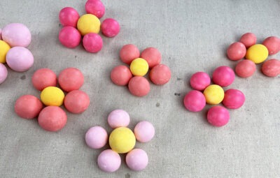 DIY clay flowers are easy to make and really fun up a tween mirror!