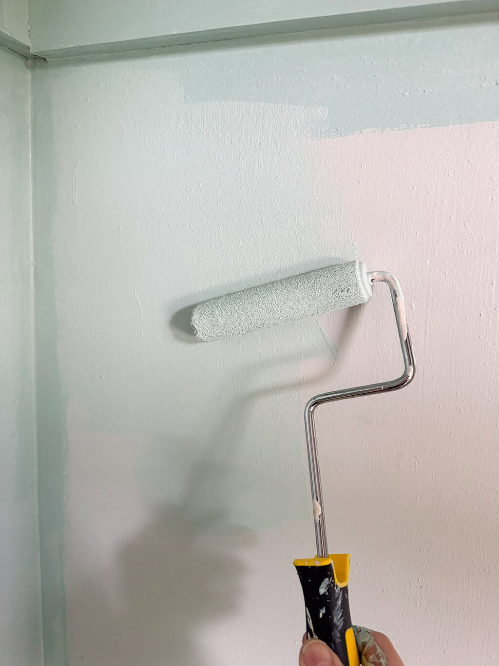 Mini mudroom closet makeover – so bright, fresh and inviting!