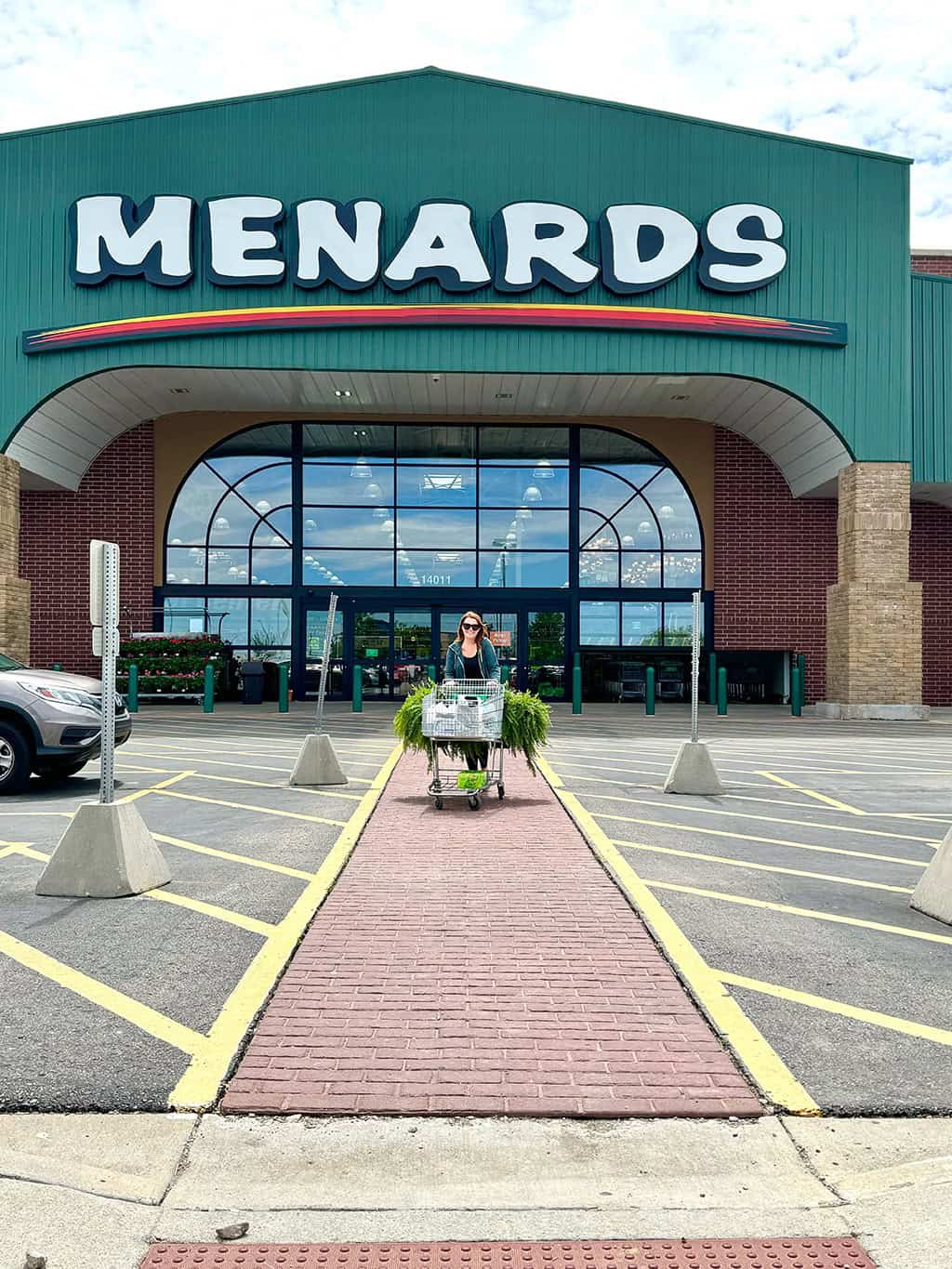 Mini mudroom closet makeover – so bright, fresh and inviting!